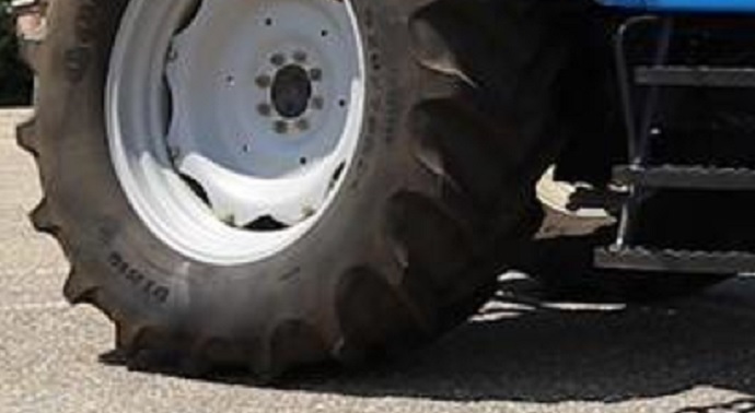 Incredibile incidente mortale sulla 16 bis: trattore si ribalta all ... Incredibile incidente mortale sulla 16 bis: trattore si ribalta all ...