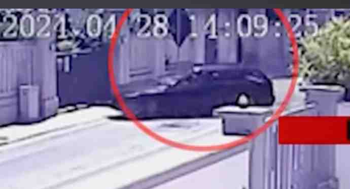 Tragedia sfiorata in Puglia: auto a folle velocità si schianta vicino ... Tragedia sfiorata in Puglia: auto a folle velocità si schianta vicino ...